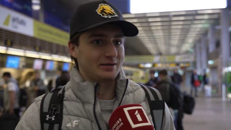 Video: Gavars naktī raksta eksāmenu, Bukarts hallē visus pazīst: izlase ...